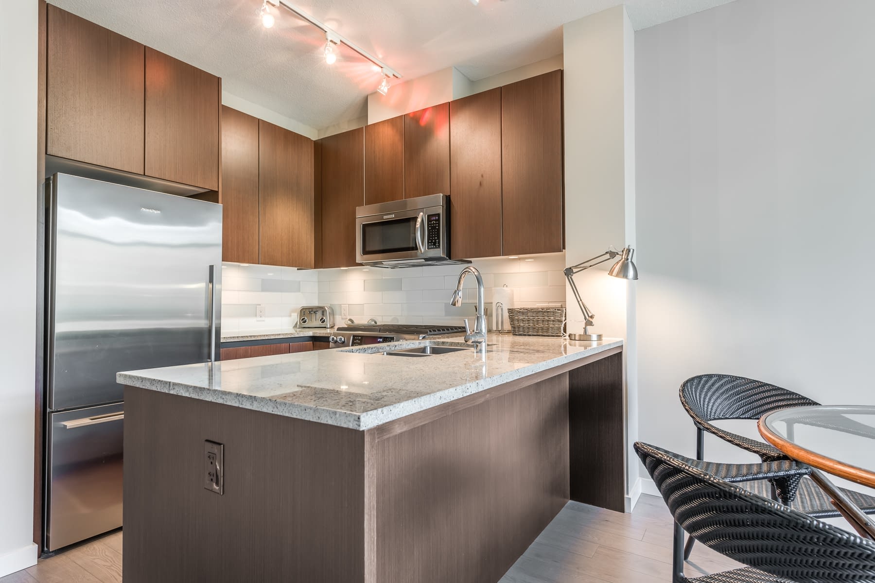 Spectacular Sub Penthouse in the Sought After Capstone – Stu Bell